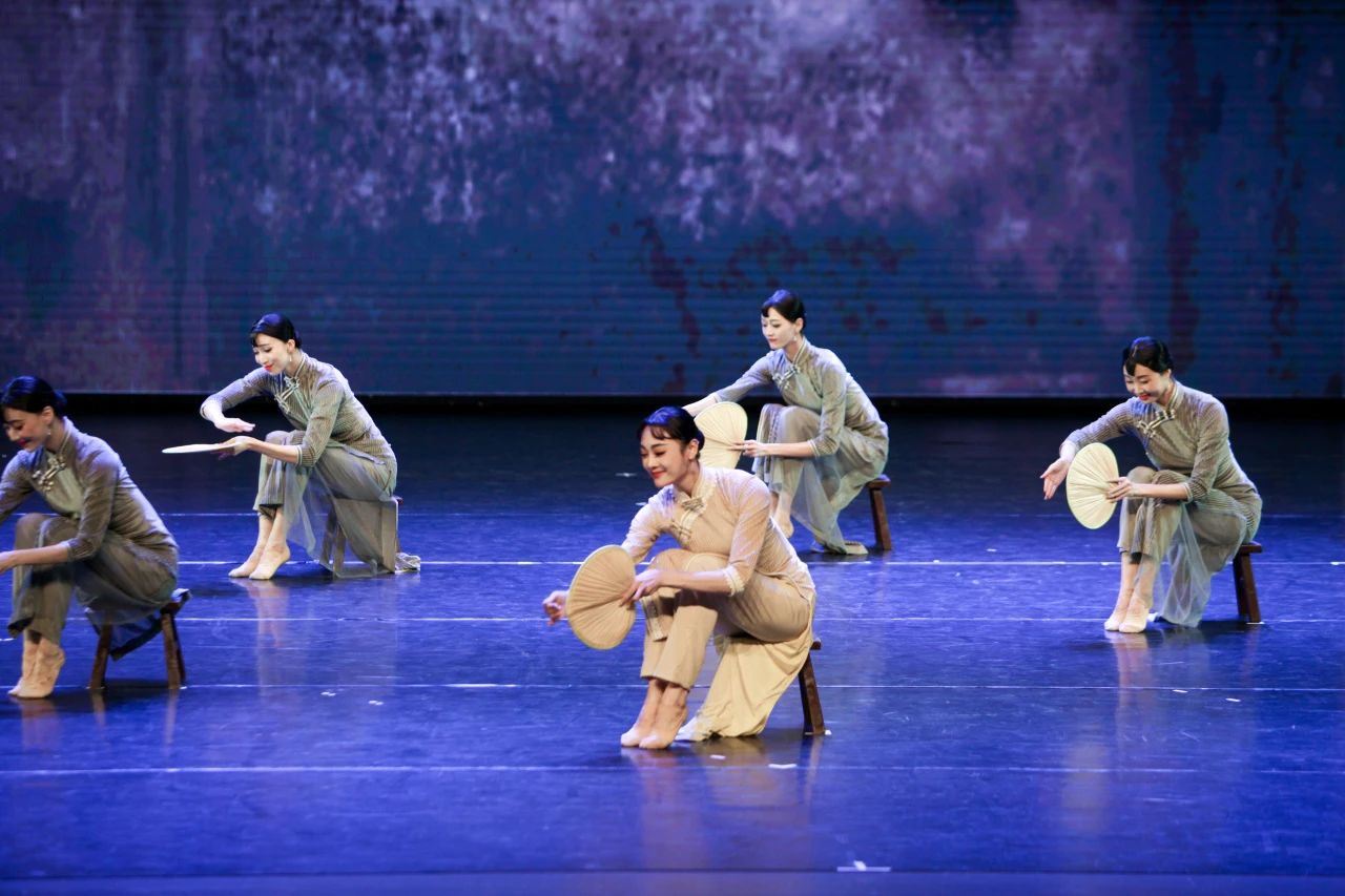 《永不消逝的电波》主演王佳俊、朱洁静进复旦校园，分享舞剧背后故事