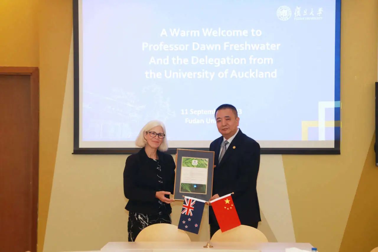 奥克兰大学校长道恩·弗雷什沃特到访复旦大学