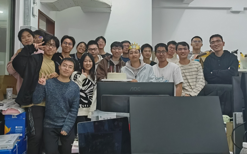 复旦团队研发AI大模型，助力视障者“看见”世界