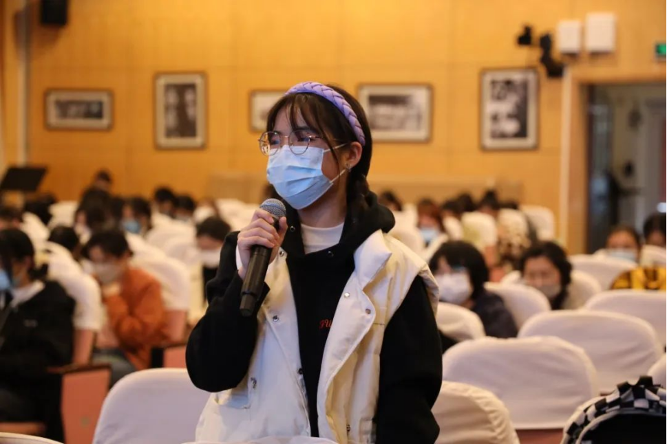 新闻学院举办2022年“新时代的中国”国情教育系列讲座